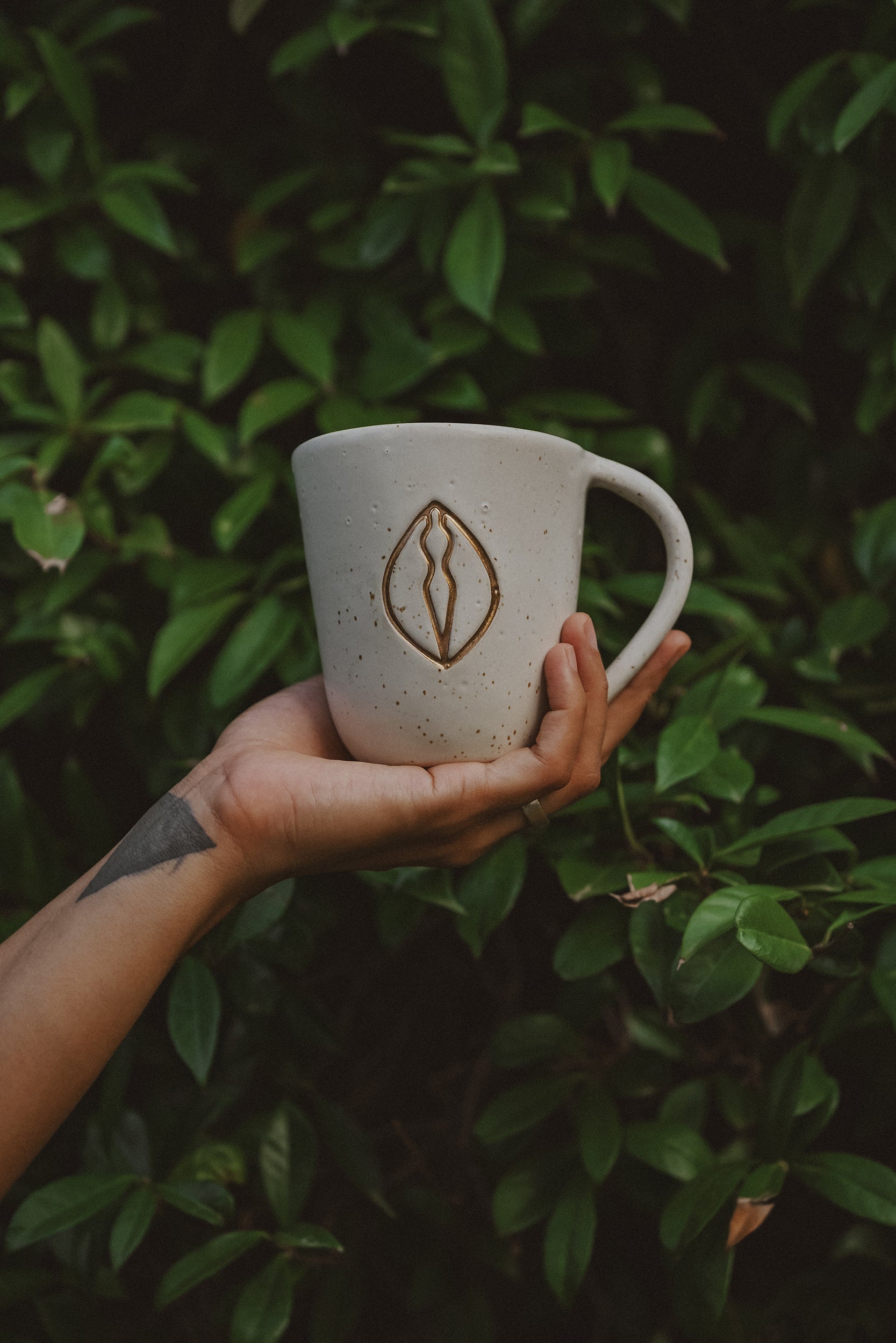 SACRED WOMAN CERAMIC MUG BY CERAMICA NUA – Sacred Woman